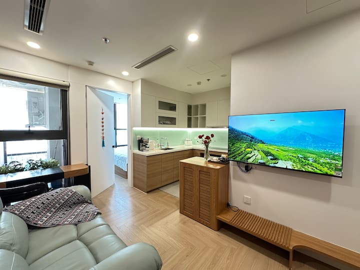 Entire Lux 1br | Major Transport Hub Hanoi - China