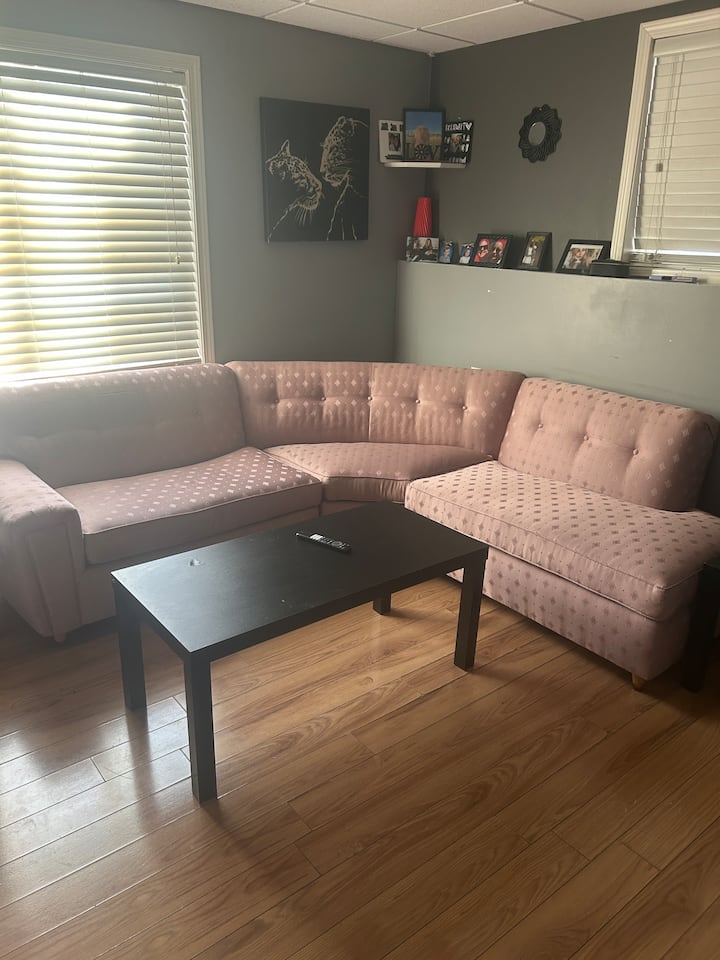 Pacesetter Walkout Basement Suite - Calgary