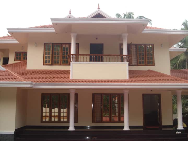 Premium 4-bed Home Near Erattupetta - Pala