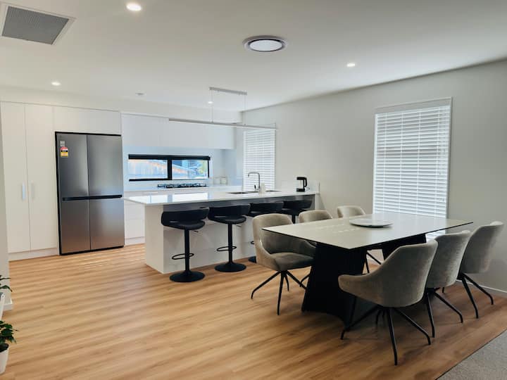 Modern New Build • Bright & Spacious - Blenheim