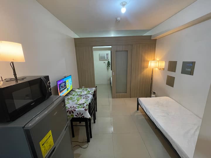 Moa Good Unit 1queen Bed+1single Bed \Tv \Kitchen - Manila