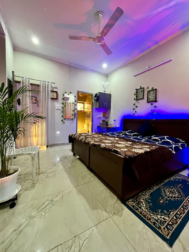 Separate Room With Balcony At Golfer's Paradise - Dehradun