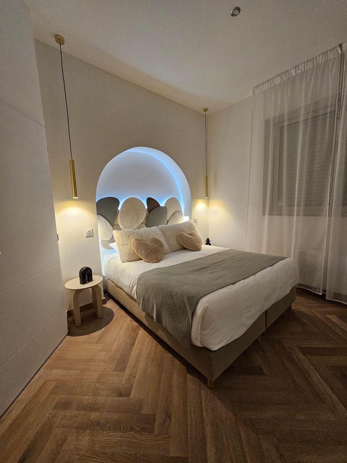 Romantic vertigo #Nüit#love#luxury - Apartments for Rent in Tours ...