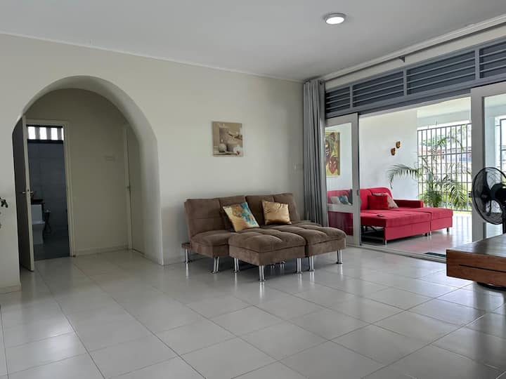 Ruim En Ontspannen Wonen Met Surinaamse Charme - Suriname