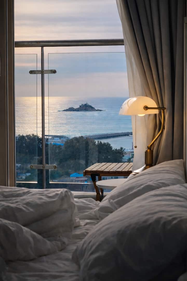 New 까사데이지  | 18층 Cozy Ocean Stay
혼행·커플을 위한 - Sokcho-si