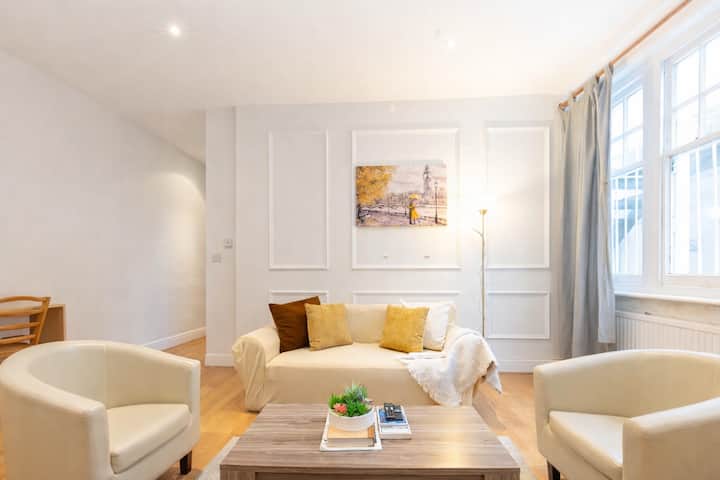 Two Bedroom Flat - Next To West Kensington Station - Earl's Court