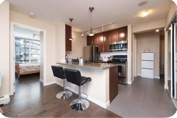 1 Heart Downtown Condo - Vancouver