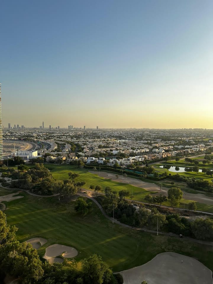 Serene Stay| Golf View| Fairways, Greens & Views - Dubaï