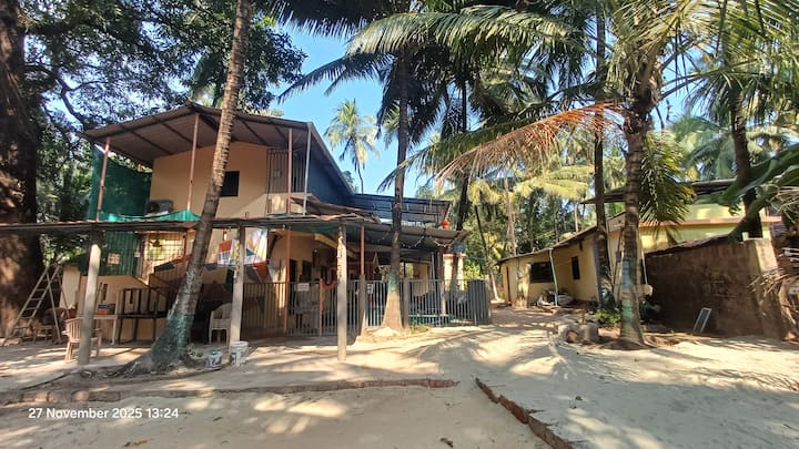 Non-ac Room-i Samarth-stay@3 Mins Walk To Beach. - Malvan