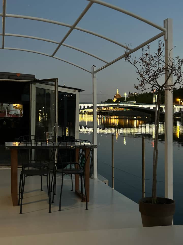 Péniche Chambre En Plein Coeur De Lyon/sdb Privée - Lyon