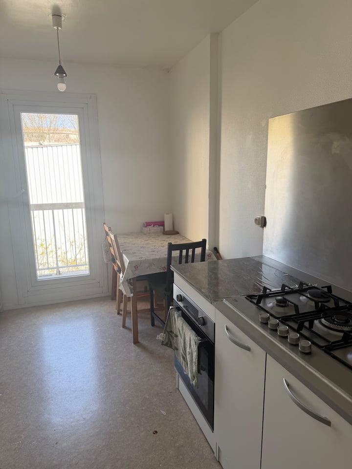 One Bedroom Apartment 3bed 2queen Size And 1single - La Plaine Saint-Denis