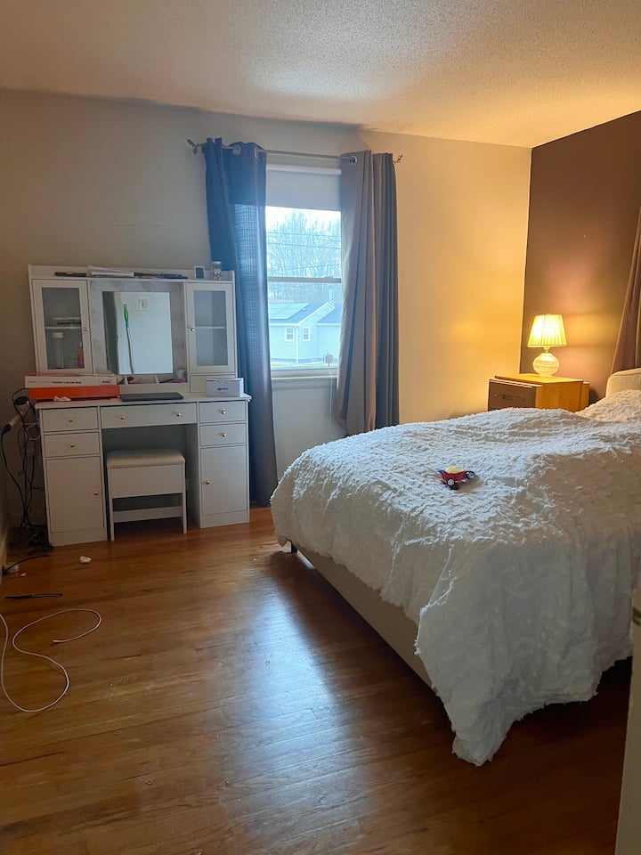 Budget Friendly Tranquil 3b1b House Closeto Amenit - Glastonbury, CT