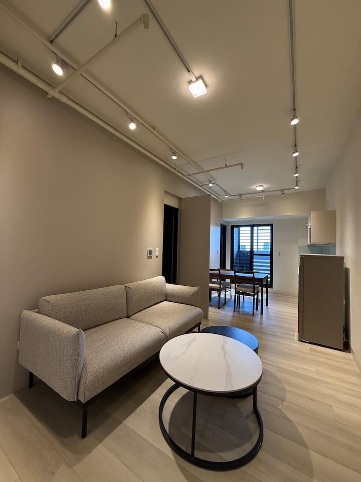 高雄左營高鐵 捷運 台鐵旁、墾丁快線、佛光山、瑞豐夜市、機場直達/4-5人房 - Taiwan