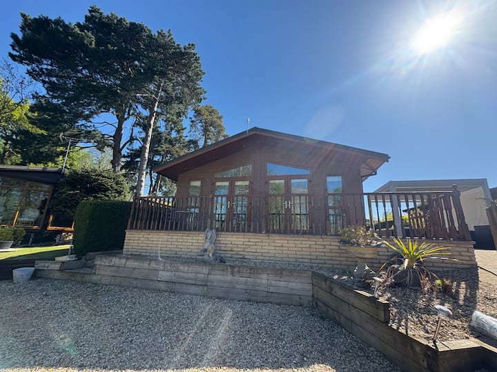 Lakeside Retreat - Northampton, UK