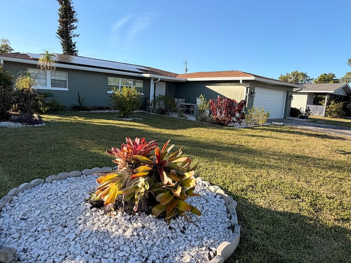 Private Studio Suite In Prime Cape Coral Location - Cape Coral, FL