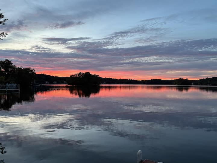 World Cup 2026 Waterfront Lake Retreat, Furnished - Bellingham, MA