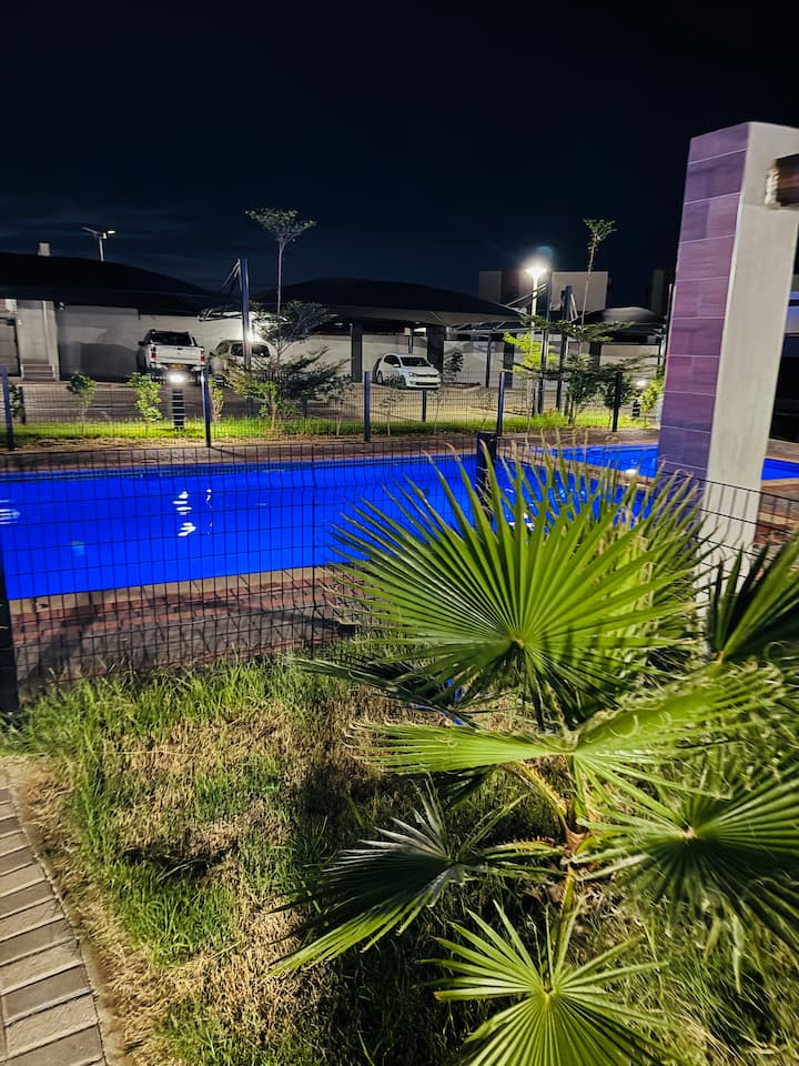 Gated 2br |Pool | Fast Wifi |Netflix| Near Mall - Gaborone