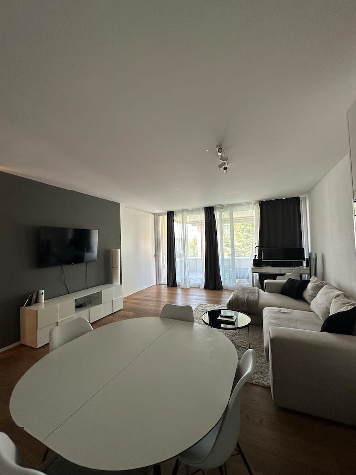 Bright Minimalist Getaway - Zurich