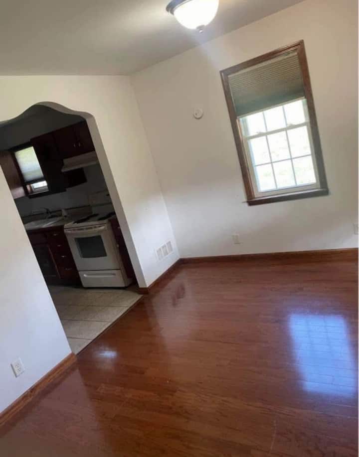 Delightful 1-bedroom House 5 Minutes From Stadium - Kansas City, MO