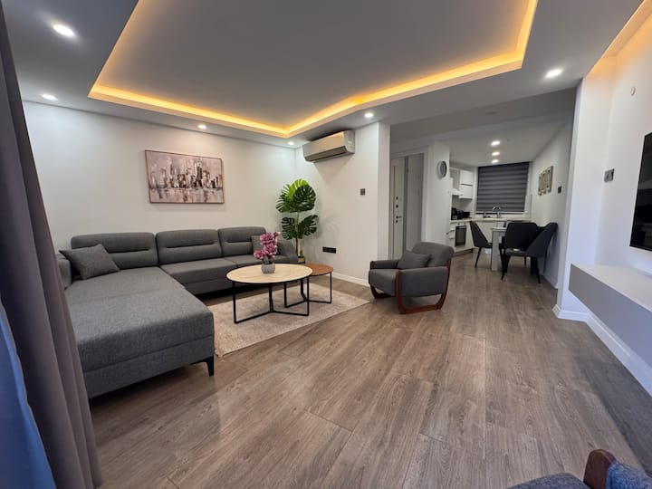 Güvenlikli Havuzlu Sitede Otel Konseptinde Daire - Kyrenia