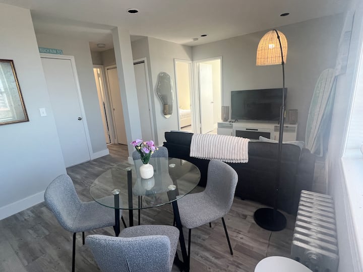 Long Beach Getaway - Steps From The Boardwalk - Long Beach, NY