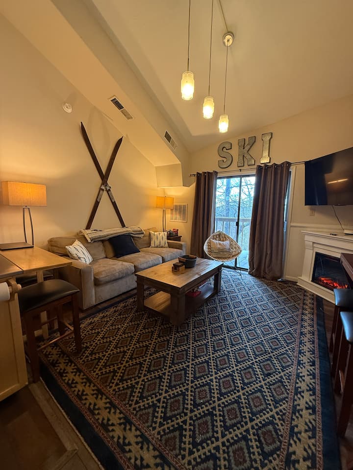 Cozy Wintergreen Ski In/out Condo Next To Mtn Inn - Nellysford, VA