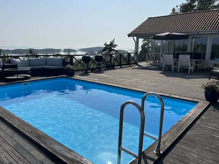 Pool Och Storslagen Utsikt öVer Havet Och öAr - Nynäshamn