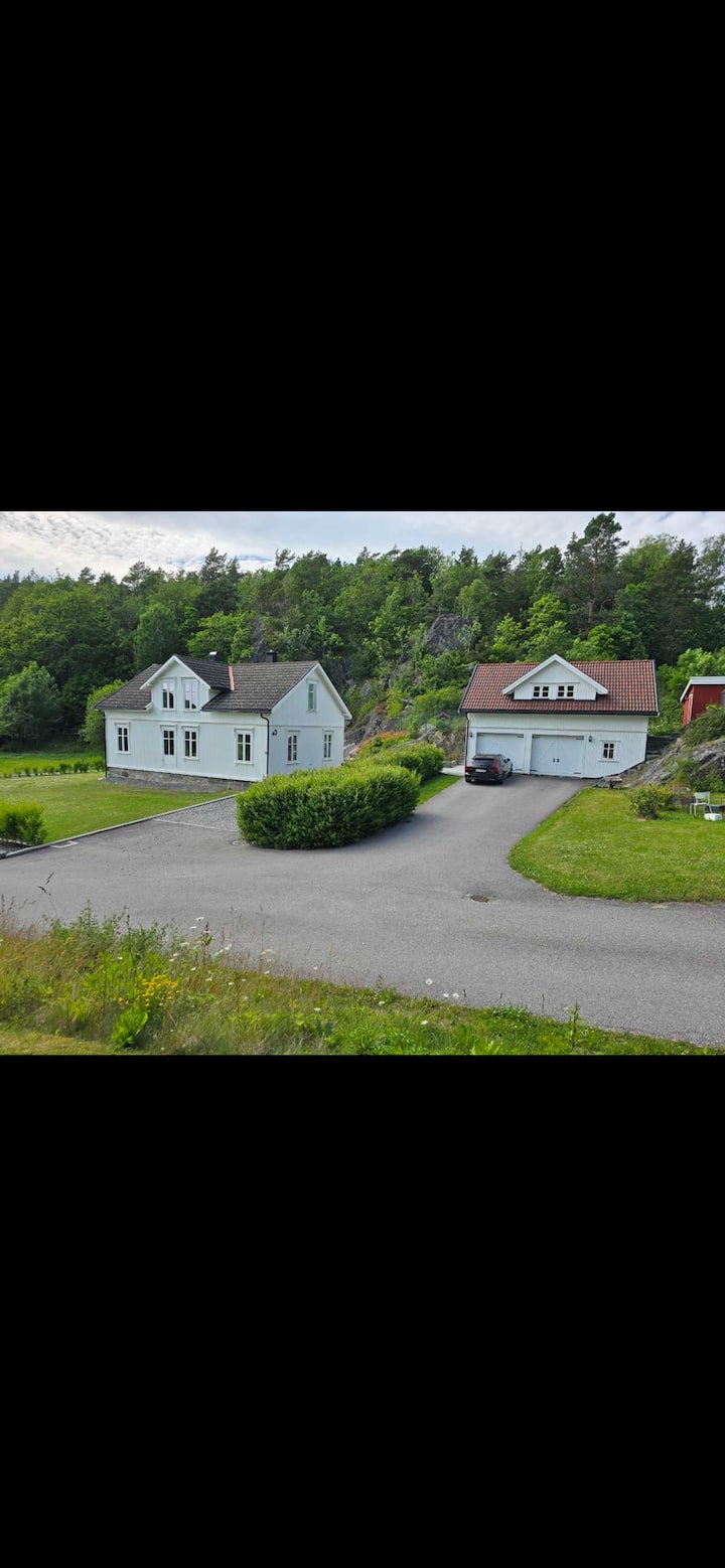 Fin Og Nymoderne Garasjeleilighet - Norvège