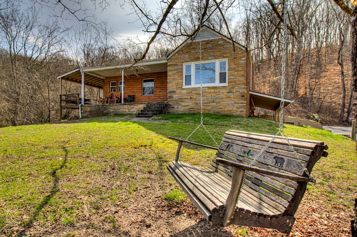 Jamie's Mountain Retreat W/ 2 Hot Tubs &6 Bedrooms - Sevierville, TN