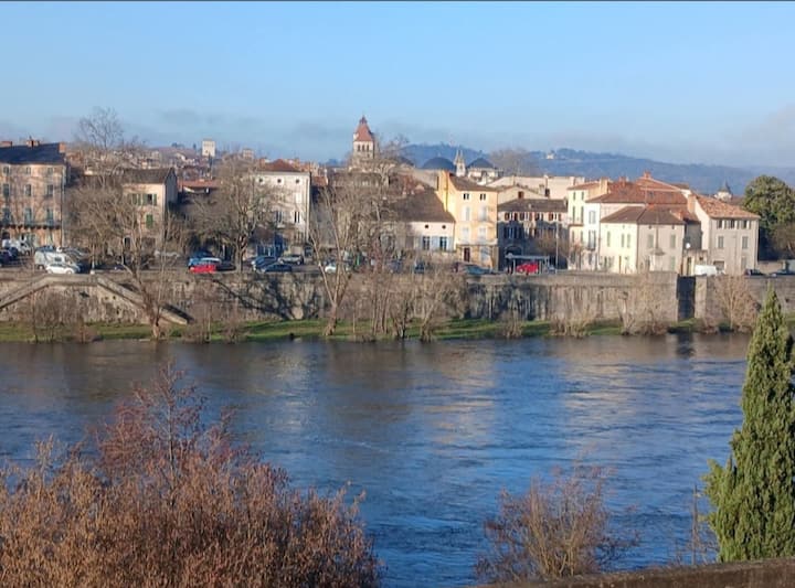 Appartement Cosy Avec 1 Chambre Et Vue Sur Le Lot. - Cahors