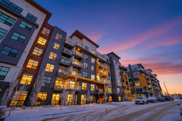 Beautiful 1 Bedroom Condo Currie Barracks - Calgary