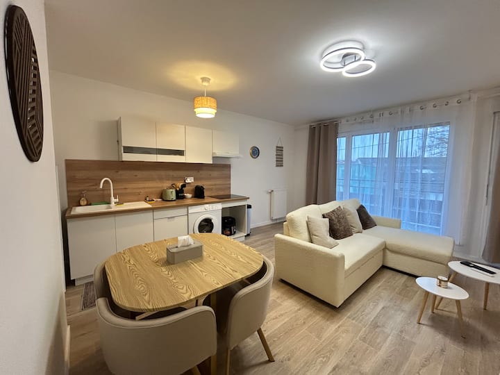 Spacieux 2 Chambres - Parking Privé - Ascenseur - Champigny-sur-Marne