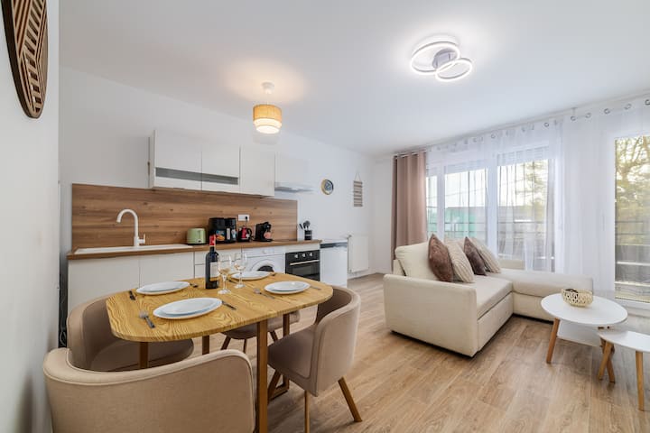 Spacieux 2 Chambres - Parking Privé - Ascenseur - Champigny-sur-Marne