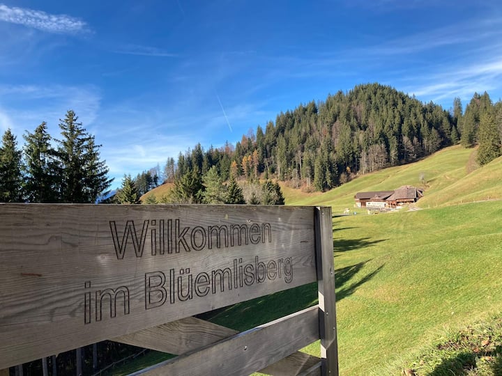 Hofübernachtung Im Modernen Massenschlag! - Stoos