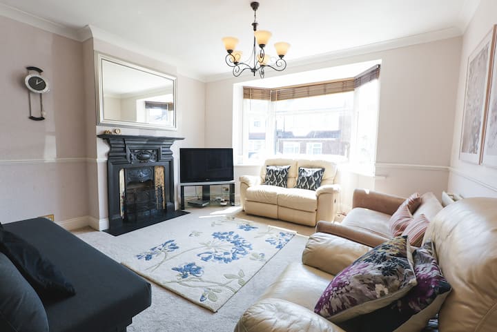 Timeless London Home - Ilford