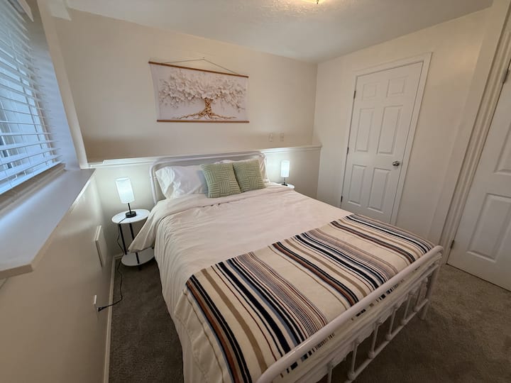 Street Level Basement Near Mountain And City, Ski - West Jordan, UT