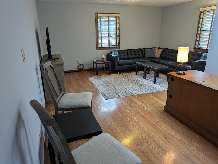 The Manx Manor - Fire Pit - 1.1 Acres - Polaris, OH