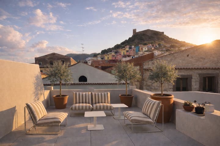 Stunning Rooftop Apartment With Castle View – Bosa - Bosa