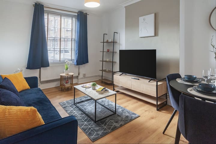 Modern 2‑bed + Sofa Bed, 1‑min To Tube + Parking - Greenwich