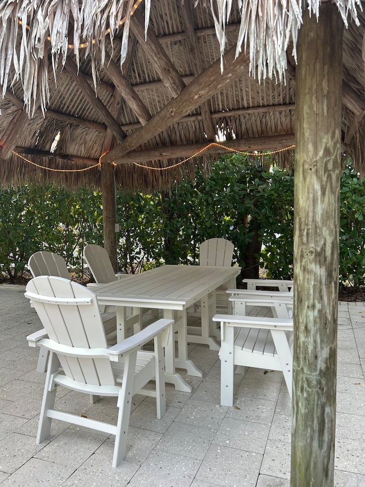 Beach Cottage Steps From Restaurants & Beach! - Marco Island, FL