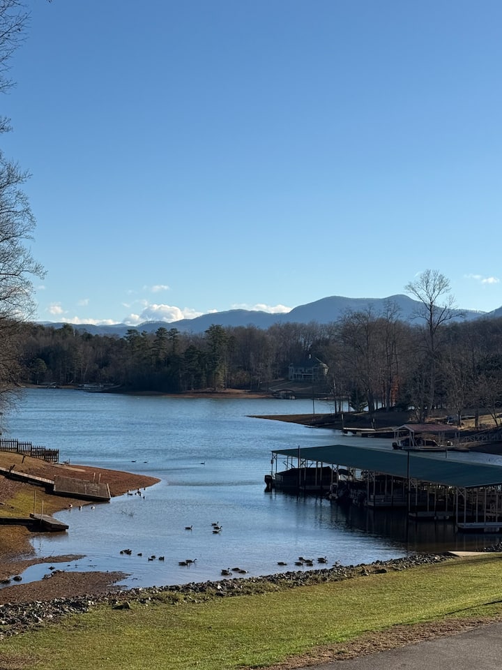 Lake Hawk Cove - Young Harris, GA