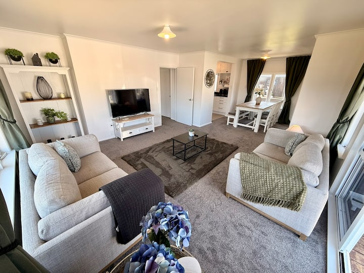 Mango Cove | Renovated Family Home Near Lake - Mangakino