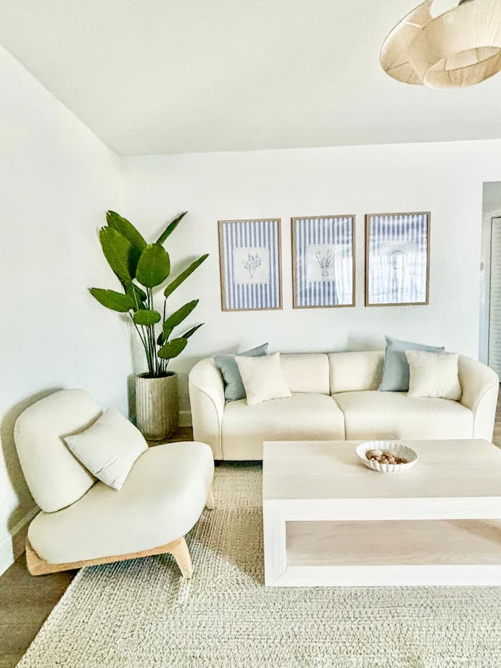 Fort Myers Beach Oasis Steps To Sand & Pool - Fort Myers Beach, FL