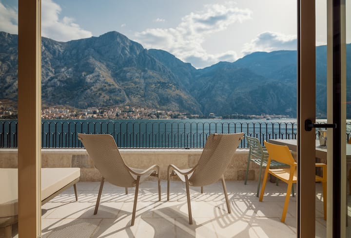 Mare Vista Kotor – Elegant Sea View Loft - Montenegro