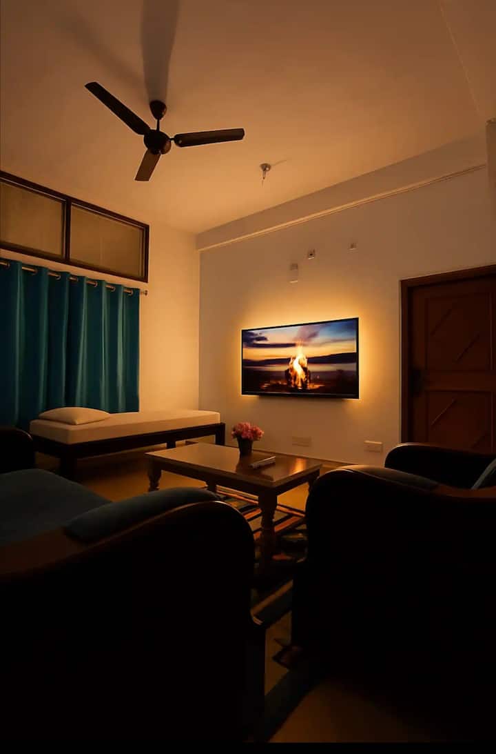 Comfort Homes Cozy 2bhk Flat | Near Airport @Igims - Patna