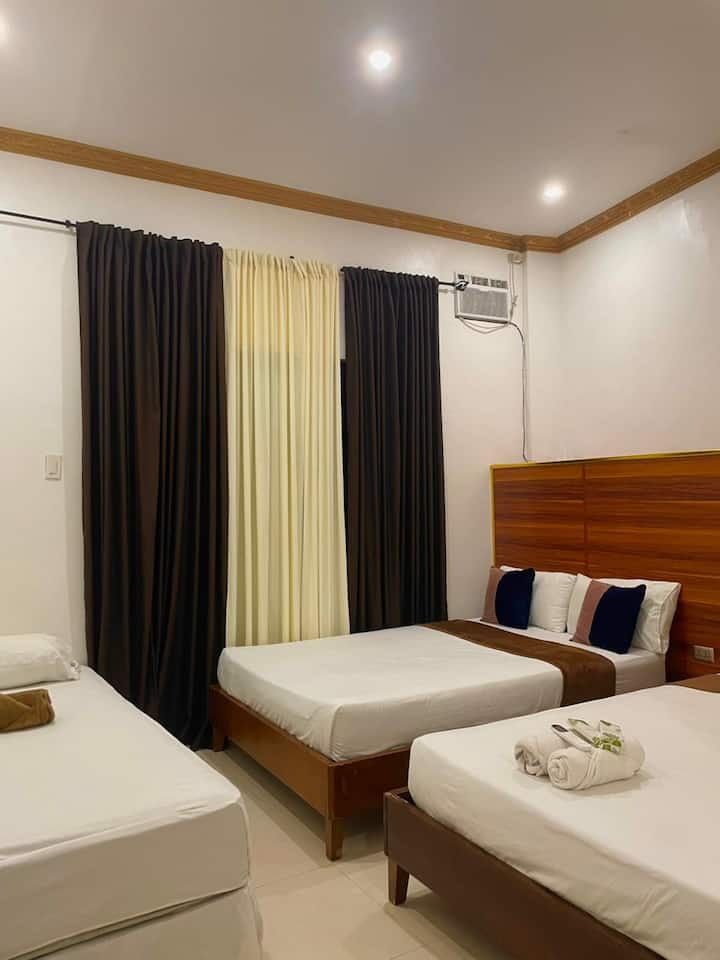 Mountain View Family Room | Free Breakfast - Compostela