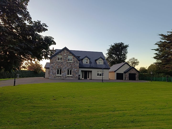 Beautiful Detached 6 Bed Private House - Trim