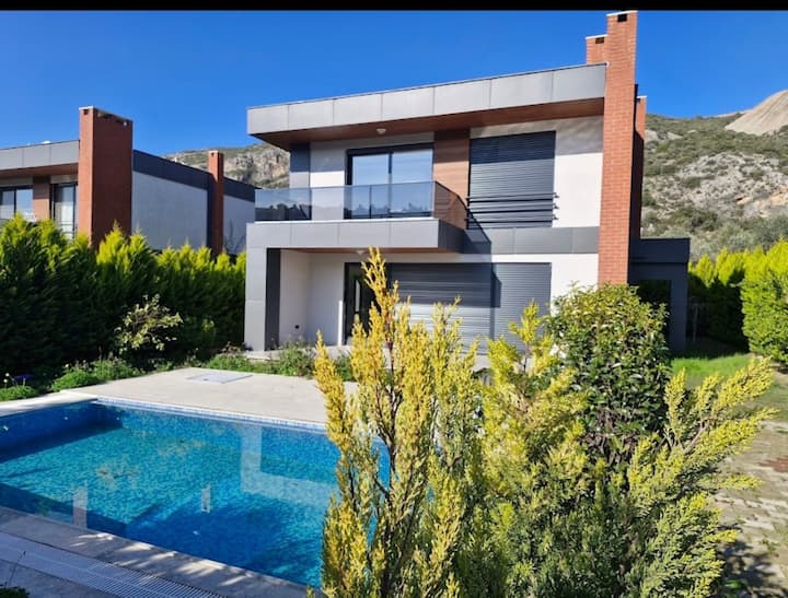 Kuşadası’nda Doğayla Iç Içe öZel Havuzlu Villa - Kuşadası