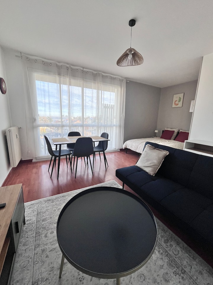 T1 Bis 3 Couchages,proche Gare,parking Privé,wi-fi - Châteauroux