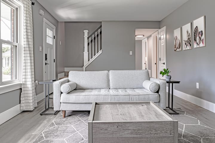 Modern 4br Home | Full Kitchen & Fenced Yard - Largo, MD